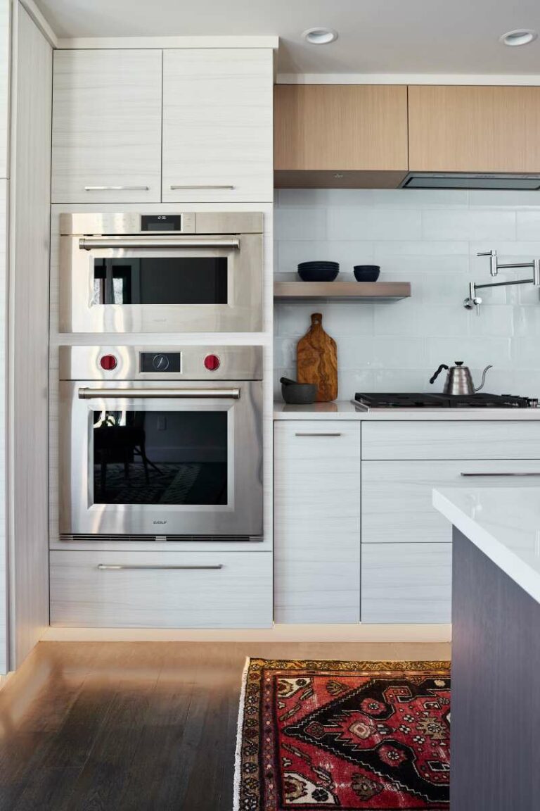 Signature by CIRCLE | Custom Cabinetry & Furniture